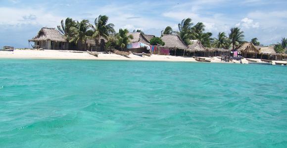 Descubre Cayo Cochinos: Paraíso Natural y Cultural Hondureño