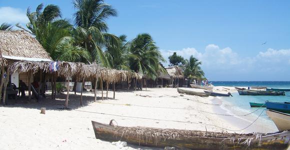 Descubre Cayo Cochinos: Paraíso Natural y Cultural Hondureño