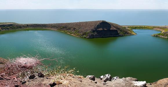 Viaje al interior de lago Turkana, el hipnótico Mar de Jade de Kenia