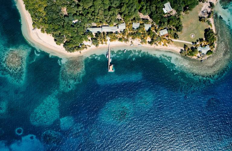 Descubre Cayo Cochinos: Paraíso Natural y Cultural Hondureño