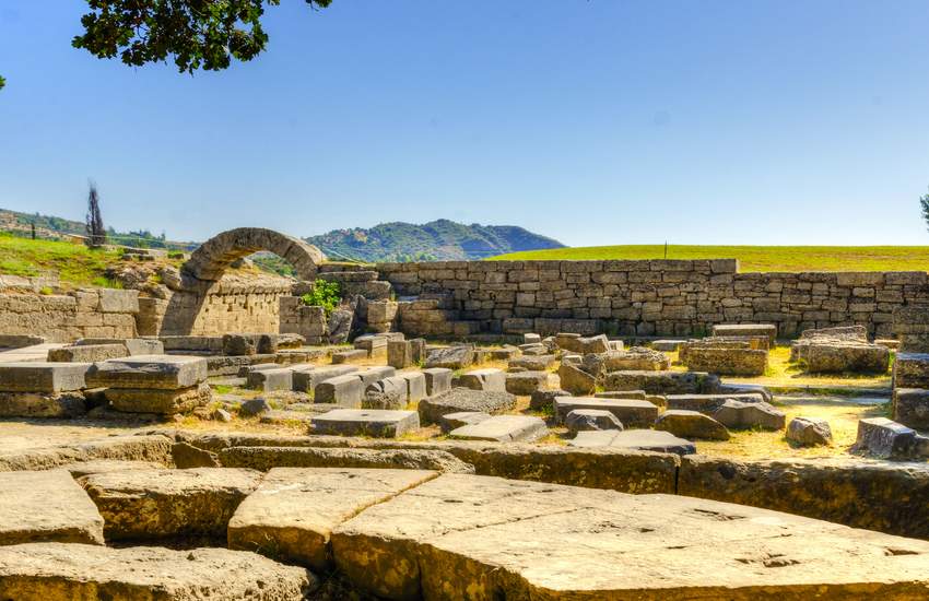 Circuito Atenas y Circuito Peloponeso, Delfos y Meteora desde 808 € en Muchoviaje.